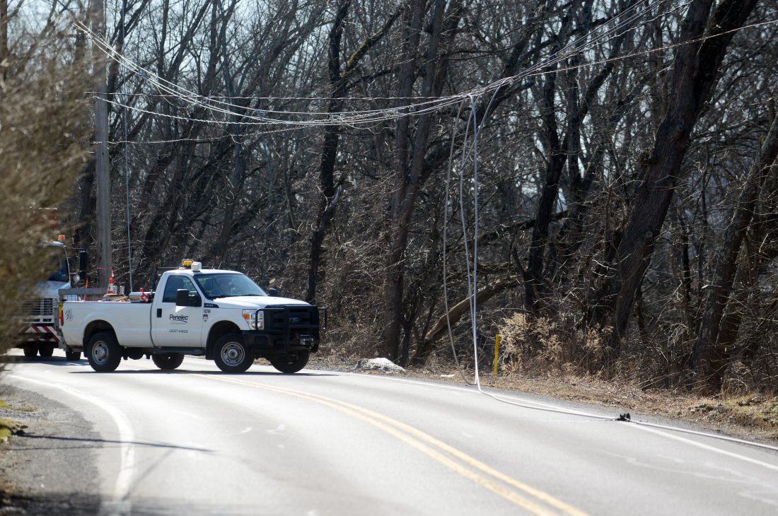 Broken power line causes outage | News, Sports, Jobs - Altoona Mirror